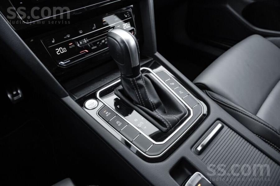 Black Volkswagen Passat B8 2022 in Riga, with an engine capacity of 2.00 L and mileage of 143 thousand km for 24500 €, photo 24 on AUTOMOTO.COM.LV