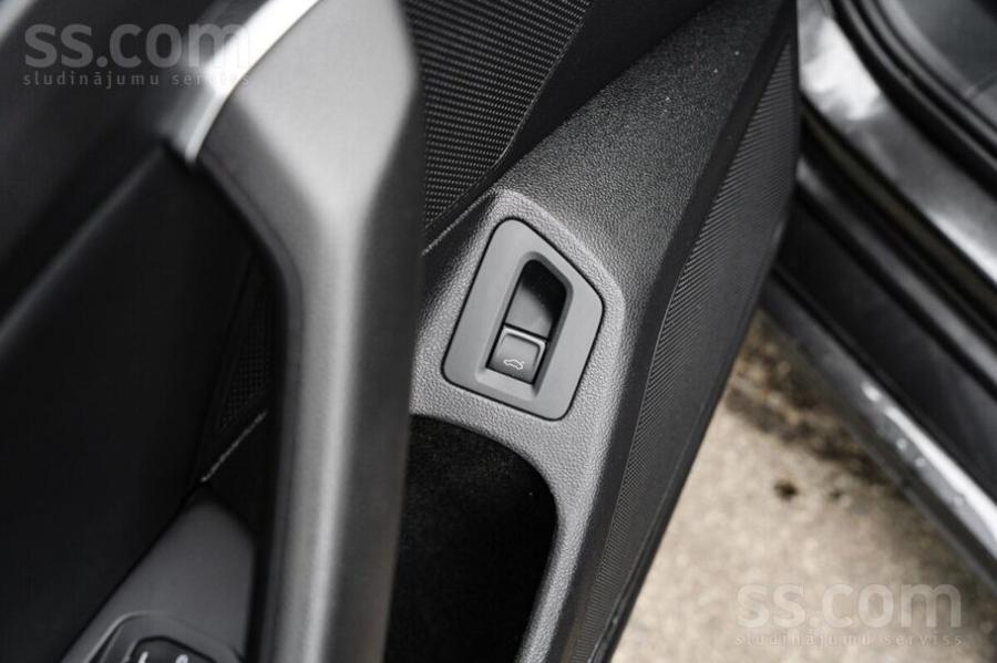 Black Volkswagen Passat B8 2022 in Riga, with an engine capacity of 2.00 L and mileage of 155 thousand km for 22900 €, photo 14 on AUTOMOTO.COM.LV