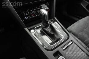 Black Volkswagen Passat B8 2022 in Riga, with an engine capacity of 2.00 L and mileage of 155 thousand km for 22900 €, photo 25 on AUTOMOTO.COM.LV