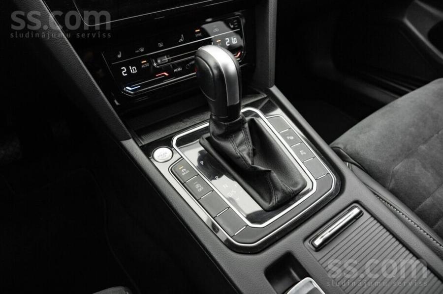 Black Volkswagen Passat B8 2022 in Riga, with an engine capacity of 2.00 L and mileage of 155 thousand km for 22900 €, photo 25 on AUTOMOTO.COM.LV