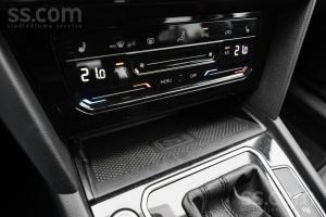 Black Volkswagen Passat B8 2022 in Riga, with an engine capacity of 2.00 L and mileage of 155 thousand km for 22900 €, photo 26 on AUTOMOTO.COM.LV