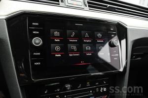 Black Volkswagen Passat B8 2022 in Riga, with an engine capacity of 2.00 L and mileage of 155 thousand km for 22900 €, photo 28 on AUTOMOTO.COM.LV