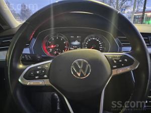 Black Volkswagen Passat B8 2023 in Riga, with an engine capacity of 1.50 L and mileage of 87 thousand km for 22990 €, photo 13 on AUTOMOTO.COM.LV