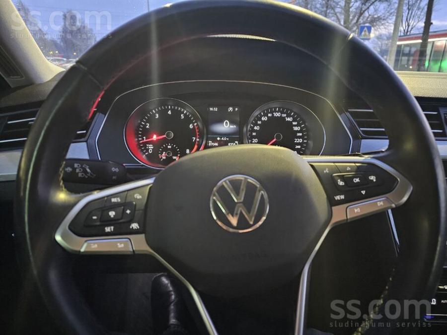 Black Volkswagen Passat B8 2023 in Riga, with an engine capacity of 1.50 L and mileage of 87 thousand km for 22990 €, photo 13 on AUTOMOTO.COM.LV