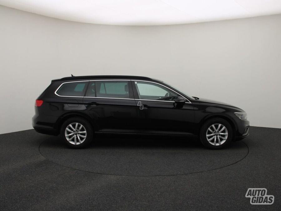 Black Volkswagen Passat B8 2023 in Vilnius, with an engine capacity of 2.00 L and mileage of 170 thousand km for 18599 €, photo 9 on AUTOMOTO.COM.LV