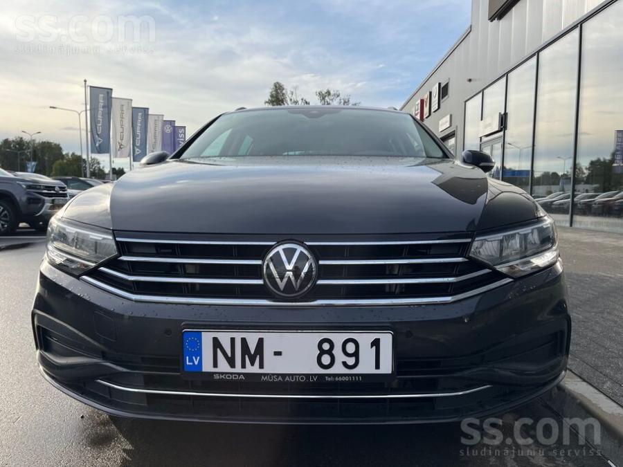 Black Volkswagen Passat B8 2023 in Riga, with an engine capacity of 1.50 L and mileage of 90 thousand km for 18900 €, photo 8 on AUTOMOTO.COM.LV