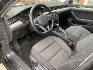 Black Volkswagen Passat B8 2023 in Riga, with an engine capacity of 1.50 L and mileage of 90 thousand km for 18900 €, photo 11 on AUTOMOTO.COM.LV