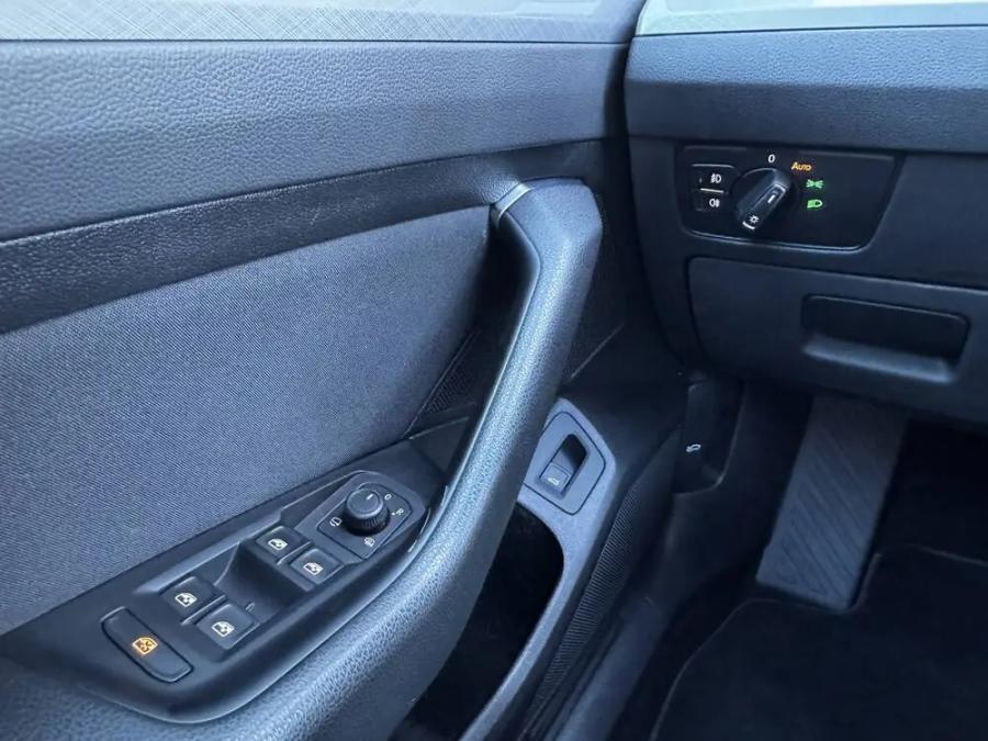 Melns Volkswagen Passat B8 2023 Rīga, ar dzinēja tilpumu 2.00 L un nobraukumu 230 tūkst. km par 16500 €, foto 28 vietnē AUTOMOTO.COM.LV