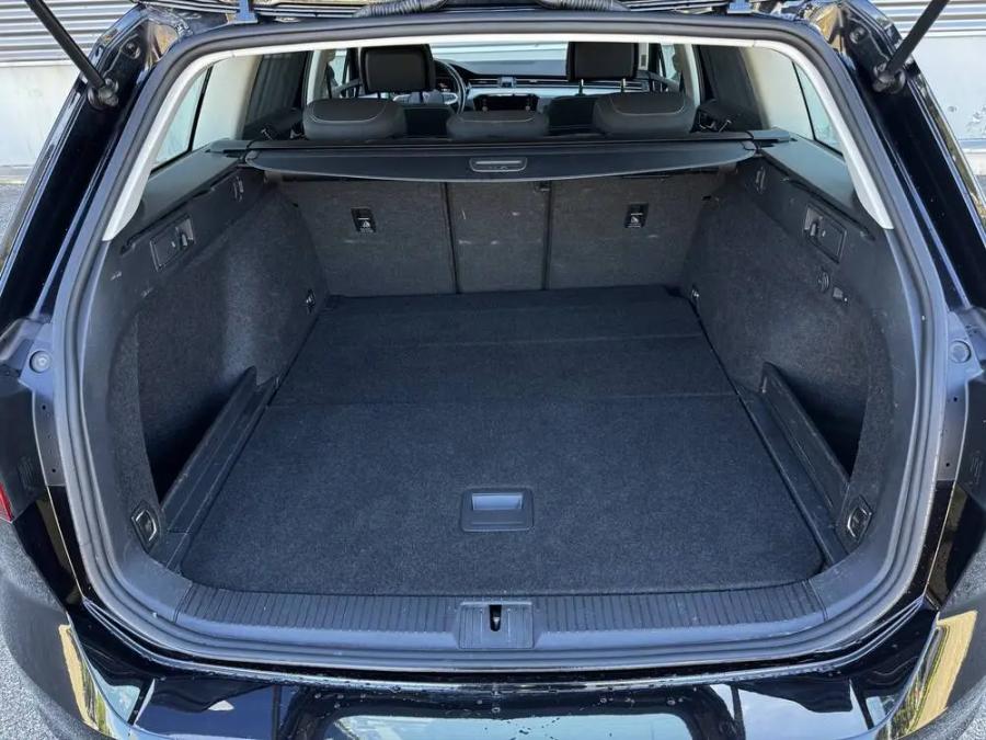 Melns Volkswagen Passat B8 2023 Rīga, ar dzinēja tilpumu 2.00 L un nobraukumu 230 tūkst. km par 16500 €, foto 30 vietnē AUTOMOTO.COM.LV