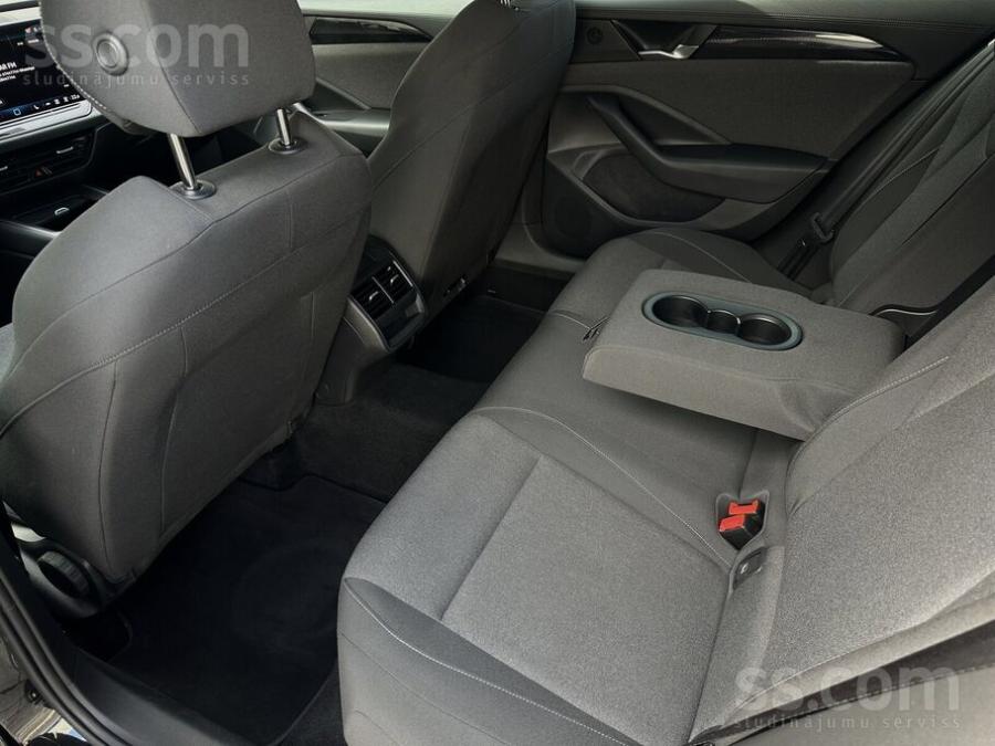 Melns Volkswagen Passat B8 2024 Rīga, ar dzinēja tilpumu 1.50 L un nobraukumu 37 tūkst. km par 26950 €, foto 18 vietnē AUTOMOTO.COM.LV