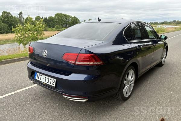 Blue Volkswagen Passat B8 2015 in Riga, with an engine capacity of 1.60 L and mileage of 198 thousand km for 12700 €, photo 4 on AUTOMOTO.COM.LV
