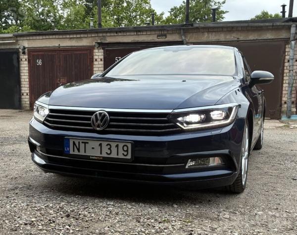 Blue Volkswagen Passat B8 2015 in Riga, with an engine capacity of 1.60 L and mileage of 198 thousand km for 12700 €, photo 6 on AUTOMOTO.COM.LV