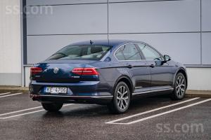 Blue Volkswagen Passat B8 2015 in Riga, with an engine capacity of 1.80 L and mileage of 162 thousand km for 9500 €, photo 5 on AUTOMOTO.COM.LV