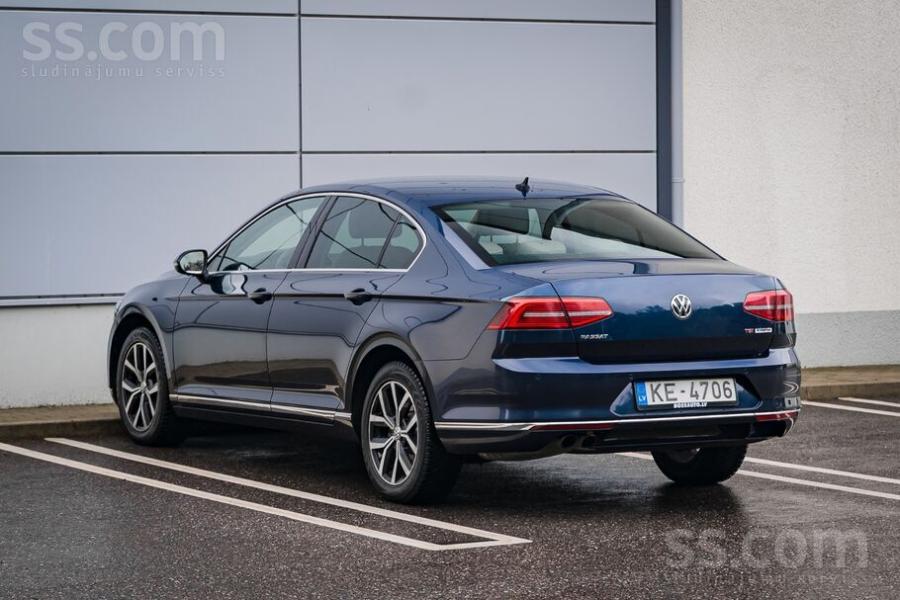Blue Volkswagen Passat B8 2015 in Riga, with an engine capacity of 1.80 L and mileage of 162 thousand km for 9500 €, photo 7 on AUTOMOTO.COM.LV