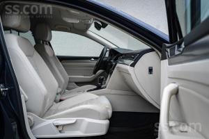 Blue Volkswagen Passat B8 2015 in Riga, with an engine capacity of 1.80 L and mileage of 162 thousand km for 9500 €, photo 13 on AUTOMOTO.COM.LV