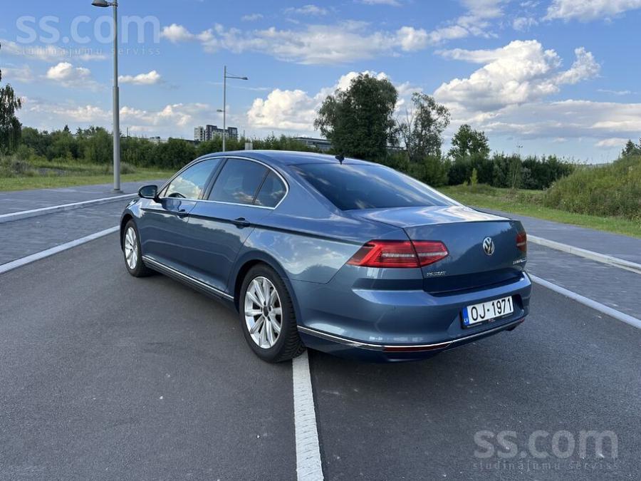 Blue Volkswagen Passat B8 2015 in Riga, with an engine capacity of 2.00 L and mileage of 283 thousand km for 8400 €, photo 5 on AUTOMOTO.COM.LV
