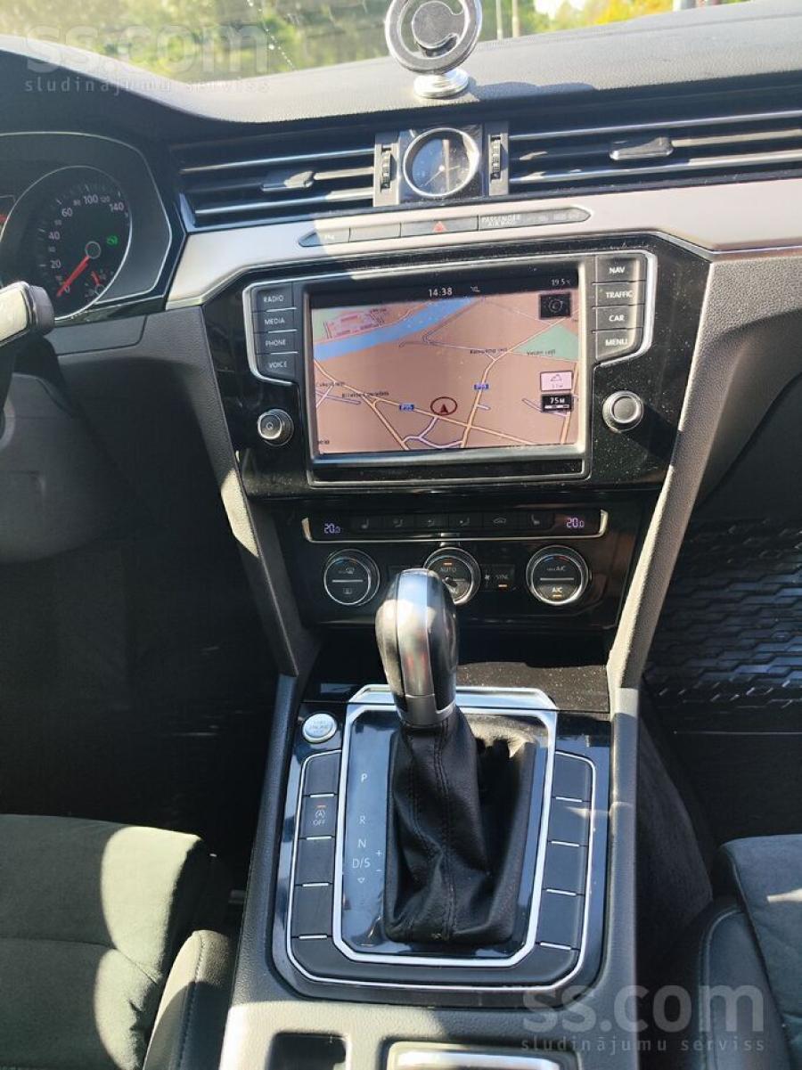 Zils Volkswagen Passat B8 2015 Rīga, ar dzinēja tilpumu 2.00 L un nobraukumu 285 tūkst. km par 8990 €, foto 14 vietnē AUTOMOTO.COM.LV
