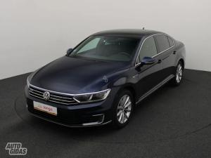 Zils Volkswagen Passat B8 2016 Viļņa, ar dzinēja tilpumu 1.40 L un nobraukumu 210 tūkst. km par 12299 €, foto  vietnē AUTOMOTO.COM.LV