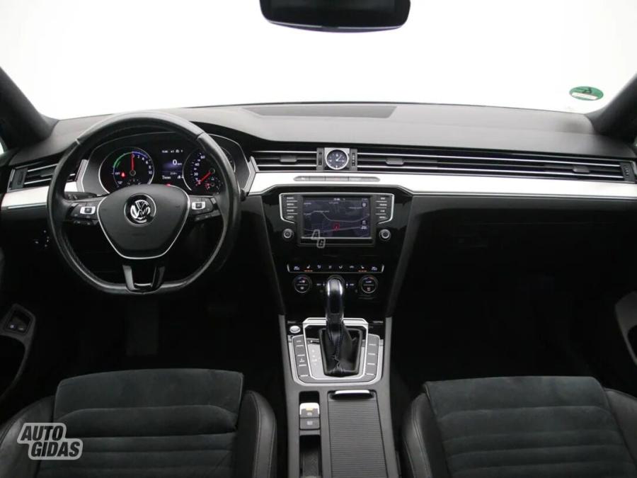 Zils Volkswagen Passat B8 2016 Viļņa, ar dzinēja tilpumu 1.40 L un nobraukumu 210 tūkst. km par 12299 €, foto 3 vietnē AUTOMOTO.COM.LV