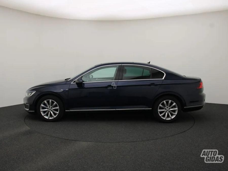 Zils Volkswagen Passat B8 2016 Viļņa, ar dzinēja tilpumu 1.40 L un nobraukumu 210 tūkst. km par 12299 €, foto 7 vietnē AUTOMOTO.COM.LV