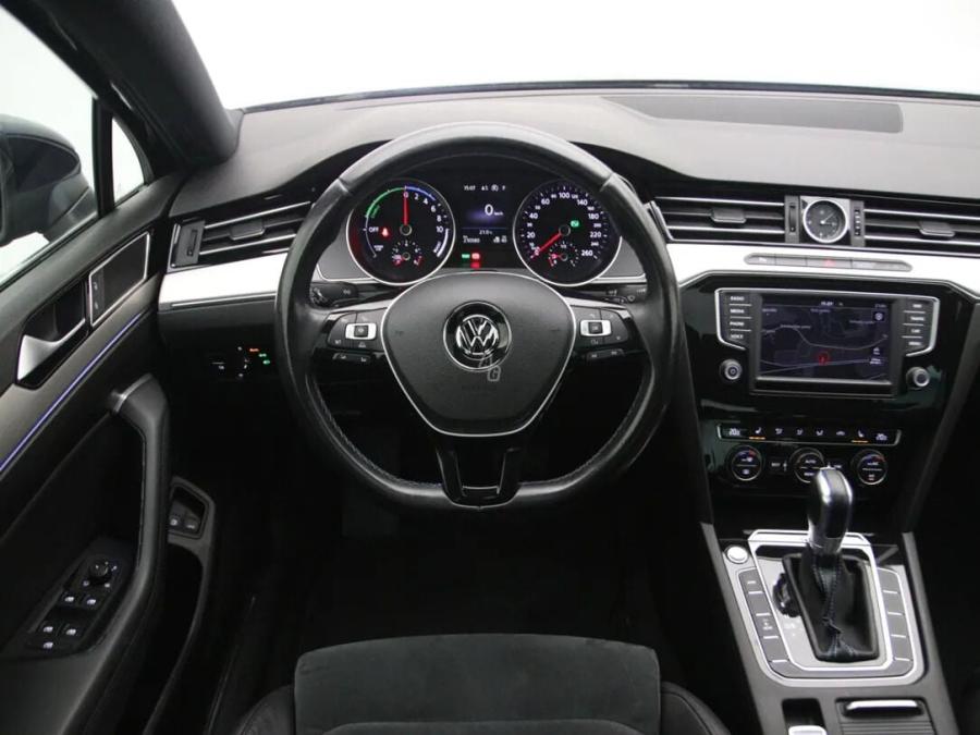 Zils Volkswagen Passat B8 2016 Viļņa, ar dzinēja tilpumu 1.40 L un nobraukumu 210 tūkst. km par 12299 €, foto 18 vietnē AUTOMOTO.COM.LV