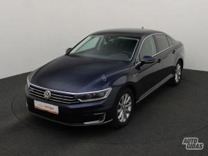 Zils Volkswagen Passat B8 2016 Viļņa, ar dzinēja tilpumu 1.40 L un nobraukumu 221 tūkst. km par 12399 €, foto  vietnē AUTOMOTO.COM.LV