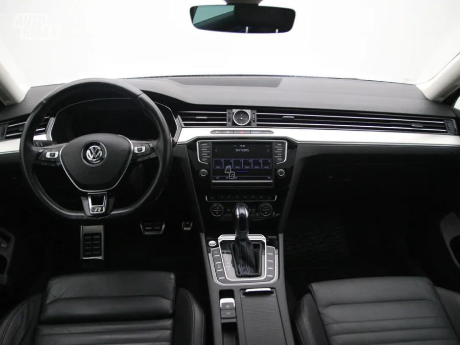 Zils Volkswagen Passat B8 2016 Viļņa, ar dzinēja tilpumu 1.40 L un nobraukumu 221 tūkst. km par 12399 €, foto 3 vietnē AUTOMOTO.COM.LV