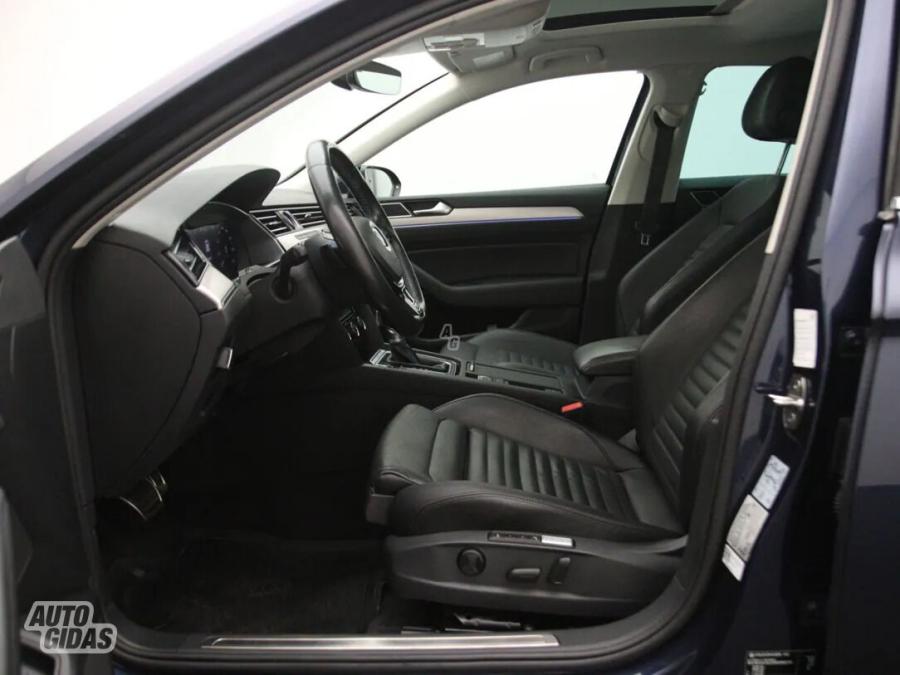 Zils Volkswagen Passat B8 2016 Viļņa, ar dzinēja tilpumu 1.40 L un nobraukumu 221 tūkst. km par 12399 €, foto 5 vietnē AUTOMOTO.COM.LV
