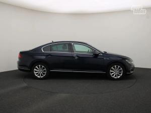 Zils Volkswagen Passat B8 2016 Viļņa, ar dzinēja tilpumu 1.40 L un nobraukumu 221 tūkst. km par 12399 €, foto 10 vietnē AUTOMOTO.COM.LV