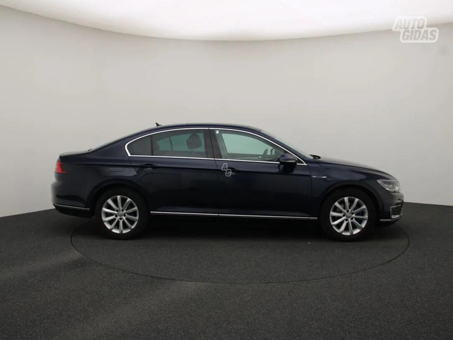 Zils Volkswagen Passat B8 2016 Viļņa, ar dzinēja tilpumu 1.40 L un nobraukumu 221 tūkst. km par 12399 €, foto 10 vietnē AUTOMOTO.COM.LV