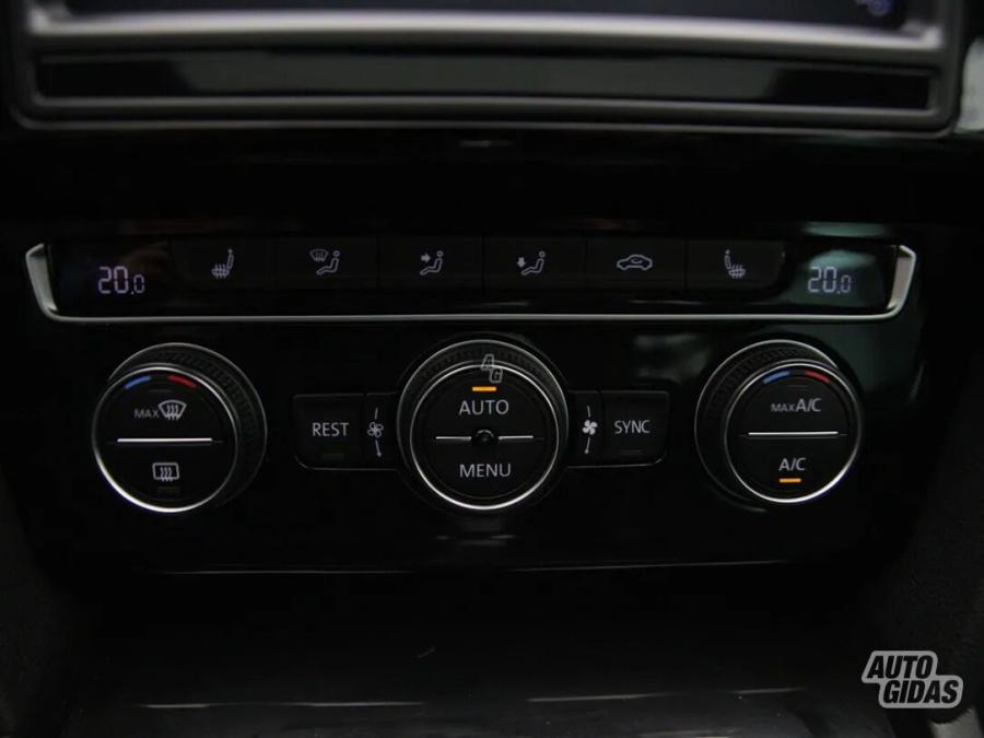 Zils Volkswagen Passat B8 2016 Viļņa, ar dzinēja tilpumu 1.40 L un nobraukumu 221 tūkst. km par 12399 €, foto 21 vietnē AUTOMOTO.COM.LV
