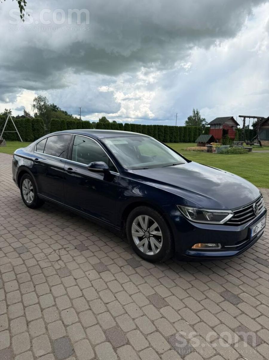 Blue Volkswagen Passat B8 2016 in Dobele, with an engine capacity of 2.00 L and mileage of 302 thousand km for 8500 €, photo 3 on AUTOMOTO.COM.LV
