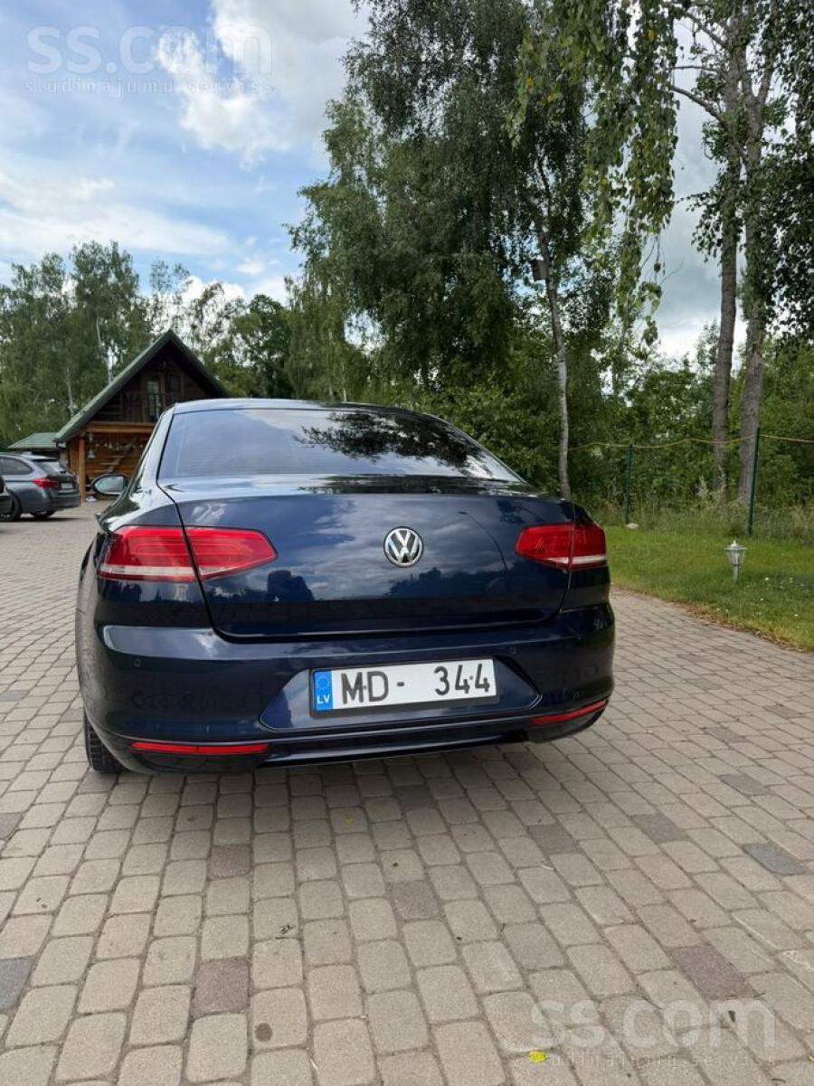 Blue Volkswagen Passat B8 2016 in Dobele, with an engine capacity of 2.00 L and mileage of 302 thousand km for 8500 €, photo 5 on AUTOMOTO.COM.LV