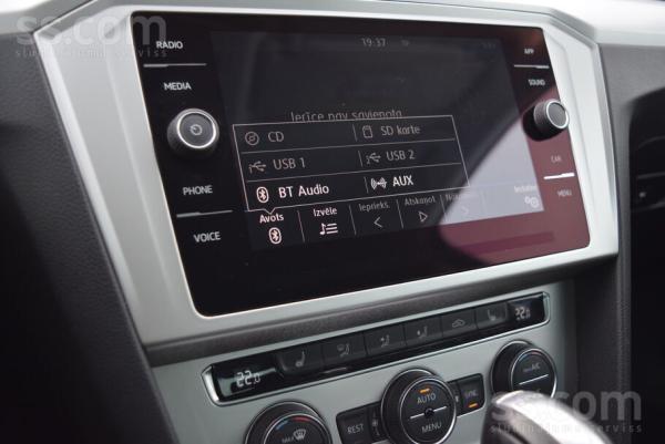 Blue Volkswagen Passat B8 2017 in Riga, with an engine capacity of 1.80 L and mileage of 162 thousand km for 11500 €, photo 9 on AUTOMOTO.COM.LV