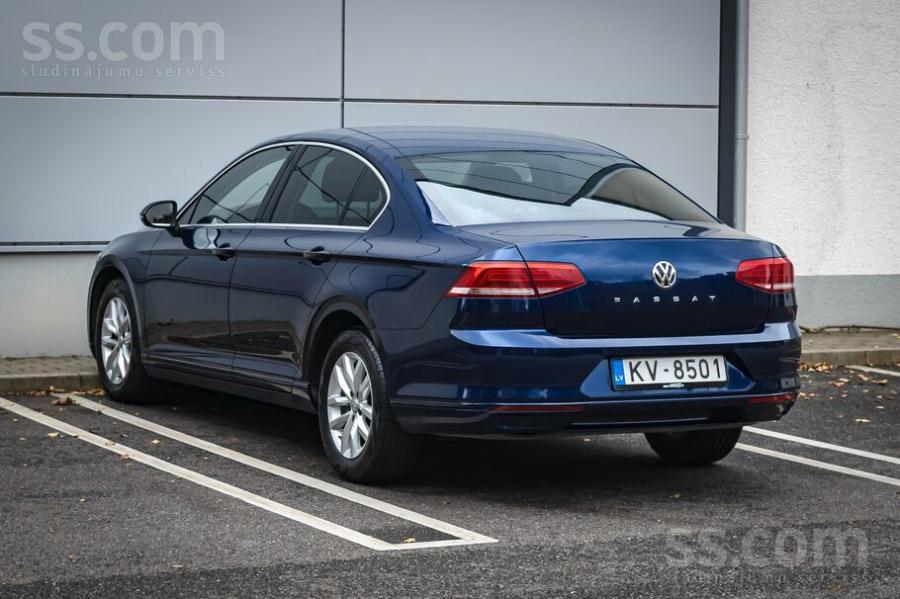 Blue Volkswagen Passat B8 2017 in Riga, with an engine capacity of 2.00 L and mileage of 228 thousand km for 8990 €, photo 7 on AUTOMOTO.COM.LV