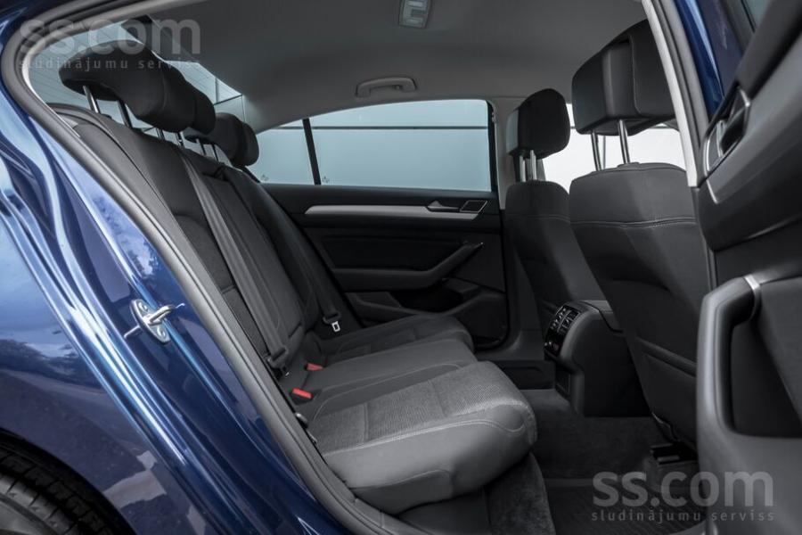 Blue Volkswagen Passat B8 2017 in Riga, with an engine capacity of 2.00 L and mileage of 228 thousand km for 8990 €, photo 13 on AUTOMOTO.COM.LV