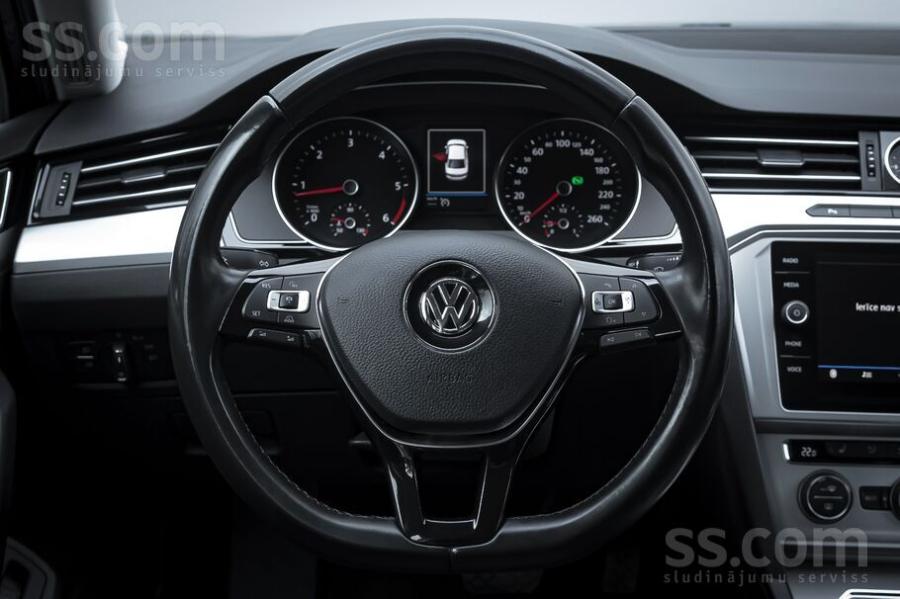 Blue Volkswagen Passat B8 2017 in Riga, with an engine capacity of 2.00 L and mileage of 228 thousand km for 8990 €, photo 19 on AUTOMOTO.COM.LV