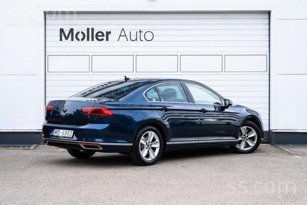 Blue Volkswagen Passat B8 2021 in Riga, with an engine capacity of 1.50 L and mileage of 119 thousand km for 18950 €, photo 3 on AUTOMOTO.COM.LV