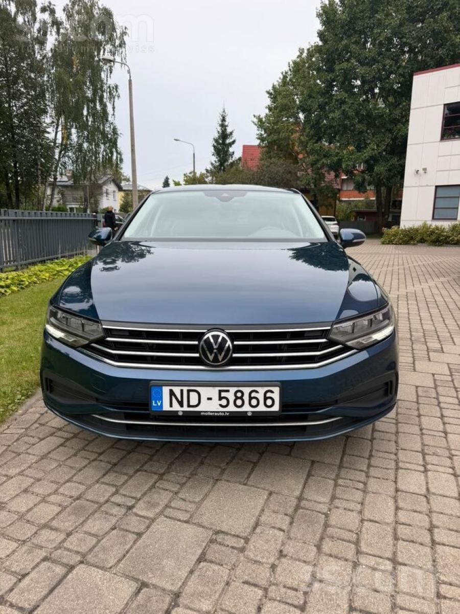 Blue Volkswagen Passat B8 2022 in Riga, with an engine capacity of 1.50 L and mileage of 71 thousand km for 18900 €, photo 1 on AUTOMOTO.COM.LV