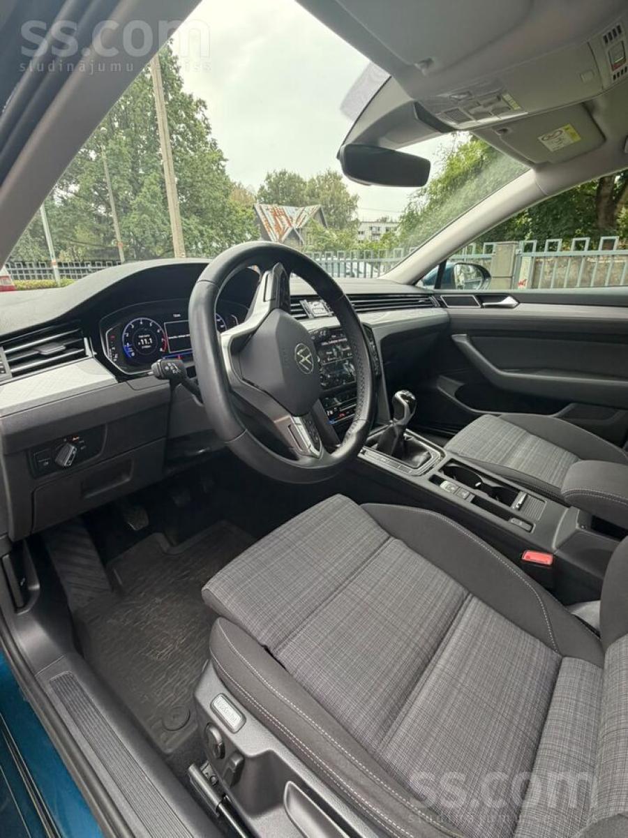 Blue Volkswagen Passat B8 2022 in Riga, with an engine capacity of 1.50 L and mileage of 71 thousand km for 18900 €, photo 9 on AUTOMOTO.COM.LV