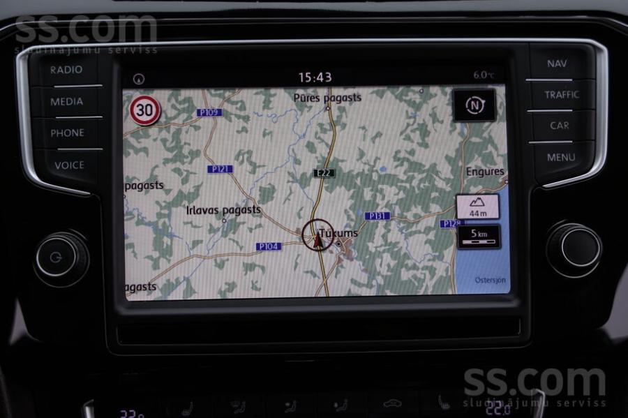 Zils Volkswagen Passat B8 2015 Tukums, ar dzinēja tilpumu 2.00 L un nobraukumu 270 tūkst. km par 12500 €, foto 24 vietnē AUTOMOTO.COM.LV