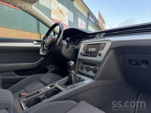 Blue Volkswagen Passat B8 2015 in Cesis, with an engine capacity of 2.00 L and mileage of 0 thousand km for 8500 €, photo 16 on AUTOMOTO.COM.LV