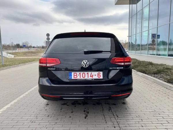 Blue Volkswagen Passat B8 2015 in Rezekne, with an engine capacity of 2.00 L and mileage of 241 thousand km for 8900 €, photo 4 on AUTOMOTO.COM.LV