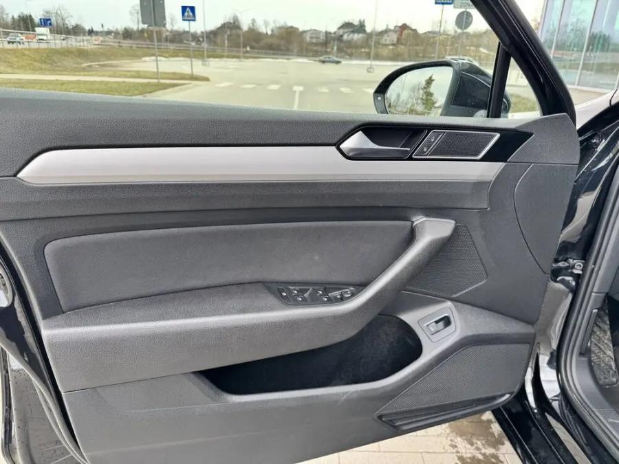 Zils Volkswagen Passat B8 2015 Rēzekne, ar dzinēja tilpumu 2.00 L un nobraukumu 241 tūkst. km par 8900 €, foto 14 vietnē AUTOMOTO.COM.LV