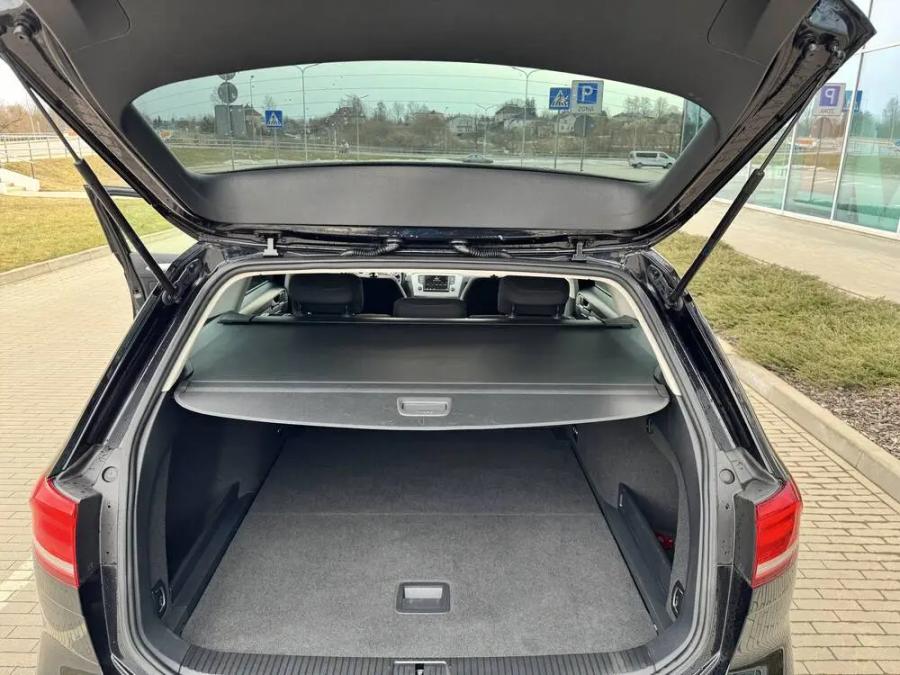 Zils Volkswagen Passat B8 2015 Rēzekne, ar dzinēja tilpumu 2.00 L un nobraukumu 241 tūkst. km par 8900 €, foto 16 vietnē AUTOMOTO.COM.LV