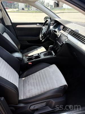 Blue Volkswagen Passat B8 2015 in Tukums, with an engine capacity of 2.00 L and mileage of 268 thousand km for 12000 €, photo 3 on AUTOMOTO.COM.LV