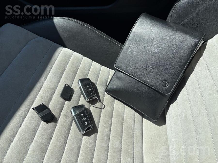 Blue Volkswagen Passat B8 2015 in Tukums, with an engine capacity of 2.00 L and mileage of 268 thousand km for 12000 €, photo 4 on AUTOMOTO.COM.LV