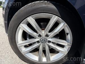 Blue Volkswagen Passat B8 2015 in Tukums, with an engine capacity of 2.00 L and mileage of 268 thousand km for 12000 €, photo 16 on AUTOMOTO.COM.LV