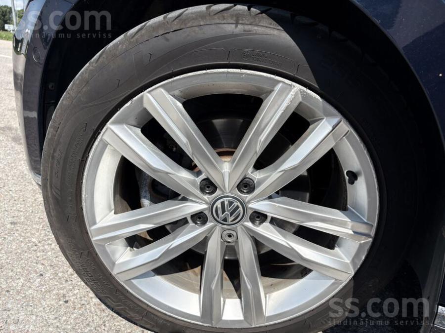 Blue Volkswagen Passat B8 2015 in Tukums, with an engine capacity of 2.00 L and mileage of 268 thousand km for 12000 €, photo 16 on AUTOMOTO.COM.LV
