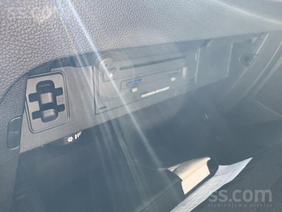 Blue Volkswagen Passat B8 2015 in Tukums, with an engine capacity of 2.00 L and mileage of 268 thousand km for 12000 €, photo 17 on AUTOMOTO.COM.LV